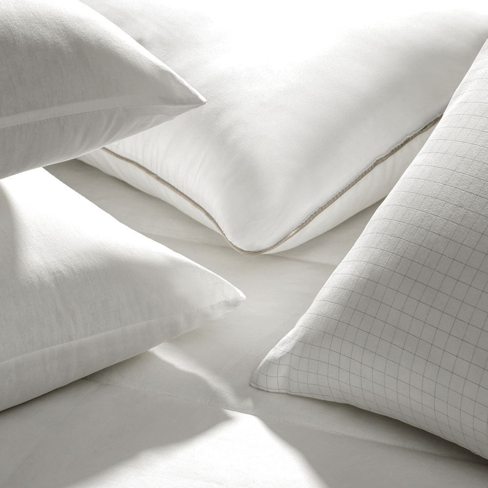 Travesseiro 100% Poliéster Seu Sono nas Nuvens | Karsten